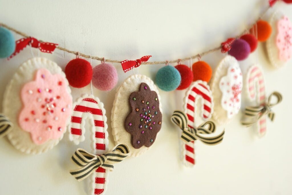 50 Best DIY Christmas Garland Decorating Ideas for 2021 50 Best DIY Christmas Garland Decorating Ideas for 2021
