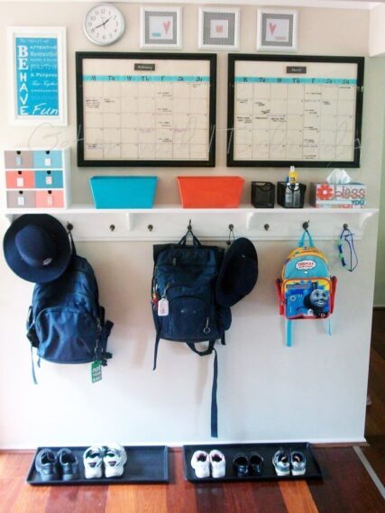 23 Smart Wall-Mounted Command Center Ideas for Families