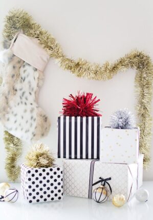 22 Nostalgic Tinsel Decorating Ideas That Sparkle