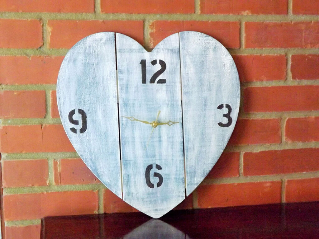 33 Best Rustic Wood Heart DIY Projects and Ideas for 2023
