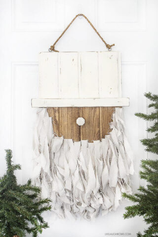 45+ Rustic Christmas Decor & DIY Ideas For A Farmhouse Feel