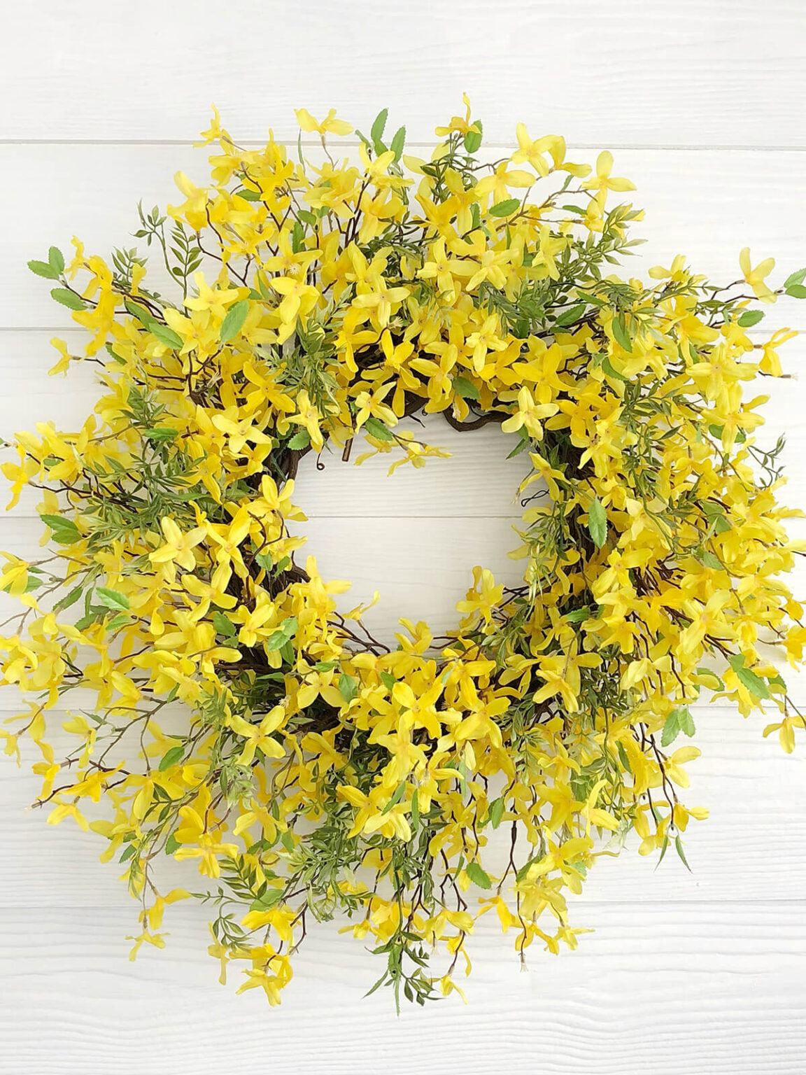38 DIY Spring Wreath Ideas for a Colorful Front Door