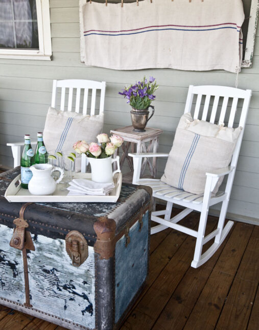 14 Charming Vintage Porch Decor Ideas for Rustic Exteriors