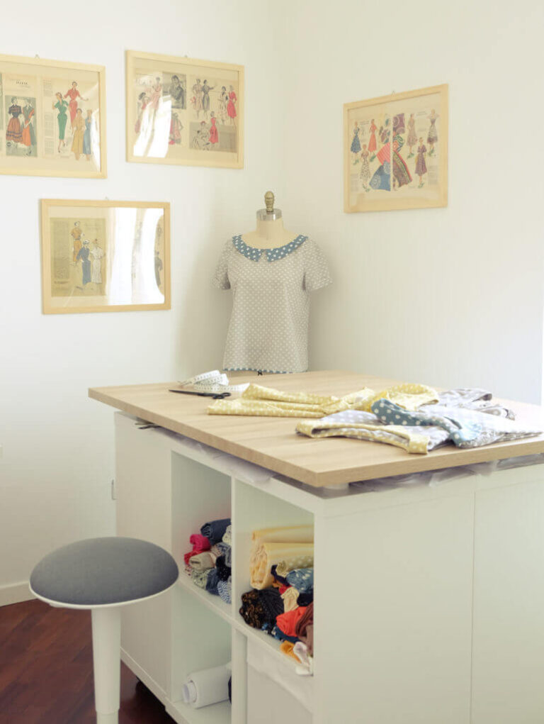 25 Budget-Friendly DIY Craft Tables With Storage Solutions