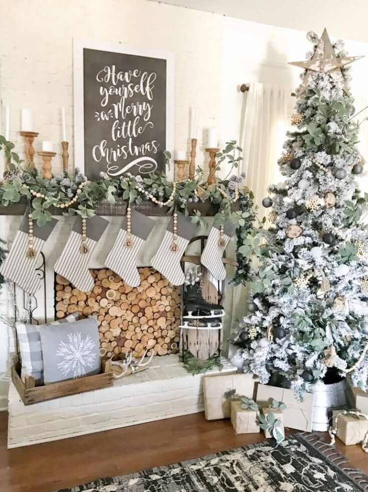 27 Neutral Christmas Decor Ideas Using White, Gold & Natural Elements