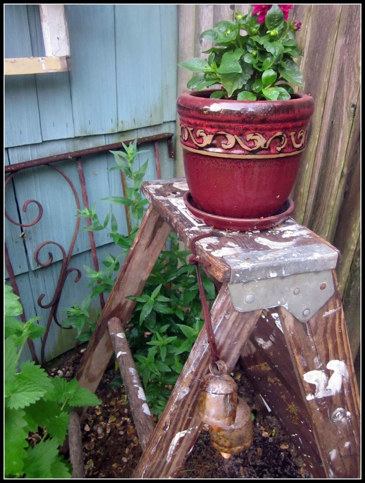 30 Best DIY Outdoor Plant Stand Ideas to Add Color to Your Porch in 2023