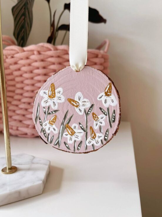 25 Creative Spring Wood Slice Decor Ideas for Seasonal Charm