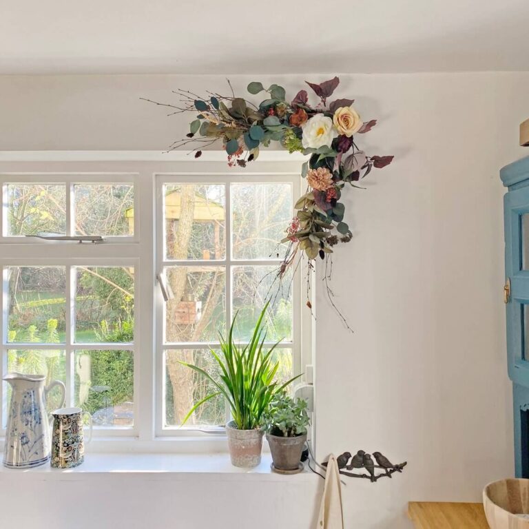 28 Best Spring Window Decoration Ideas to Welcome the Season in 2023