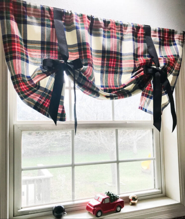 25 Enchanting Christmas Curtain Ideas for Festive Windows