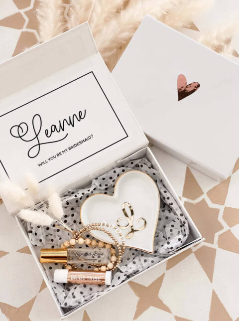25 DIY Bridesmaid Proposal Boxes That Are Memorable & Stylish